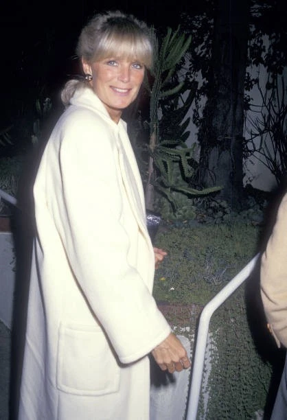 ACTRESS LINDA EVANS on October 24 1987 dines at Spago in West Holl- Old ...