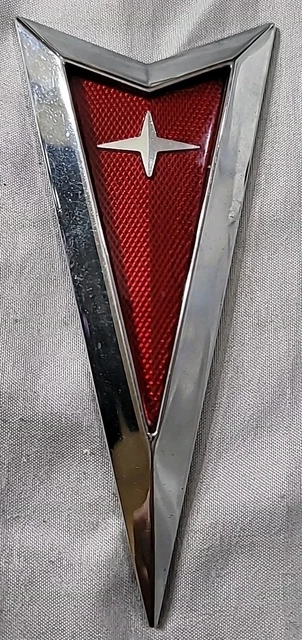 GM 10435541 PONTIAC Montana/Vibe Front Grille EMBLEM. OEM USED ...