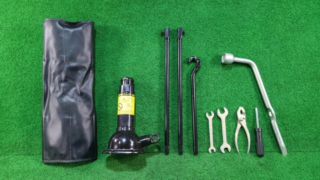 TOYOTA HILUX JACK/TOOL Kit 03/05-08/15 Genuine Bottle Jack With Wheel ...