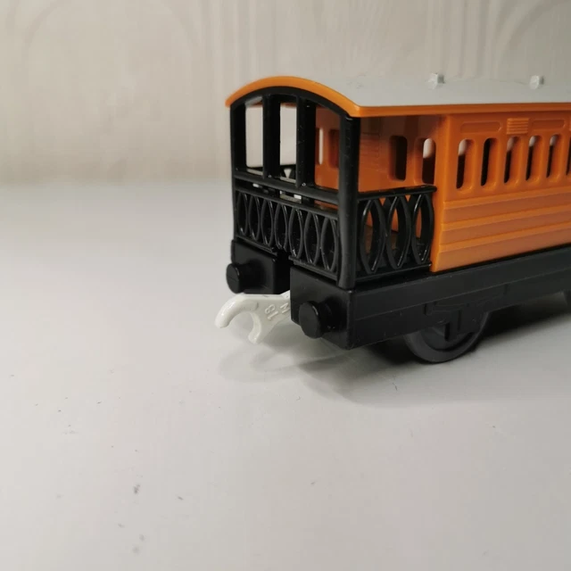 TRACKMASTER HENRIETTA CARRIAGE Trailer Thomas The Tank Engine Tomy 1992 £8.99 - PicClick UK