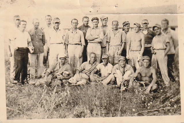 PHOTO SOLDAT ALLEMAND WW2 en pause dans un champ - 3502 EUR 1,50 ...