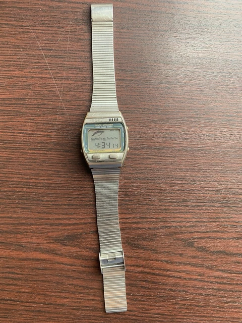 TIQUA VINTAGE QUARTZ Space Attacker video game watch raro Hong Kong EUR ...