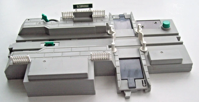 TOMY THOMAS THE Tank Engine Elsbridge Station With Level Crossing £9.99 ...