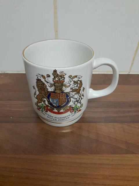 POOLE POTTERY QUEEN Elizabeth Ii Silver Jubilee 1952 - 1977 Ceramic Cup ...