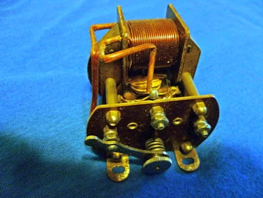 BOXED ELECTRIC MOTOR SEL 1260/RS 4 Volt AC/DC WITH REVERSING SWITCH £7. ...
