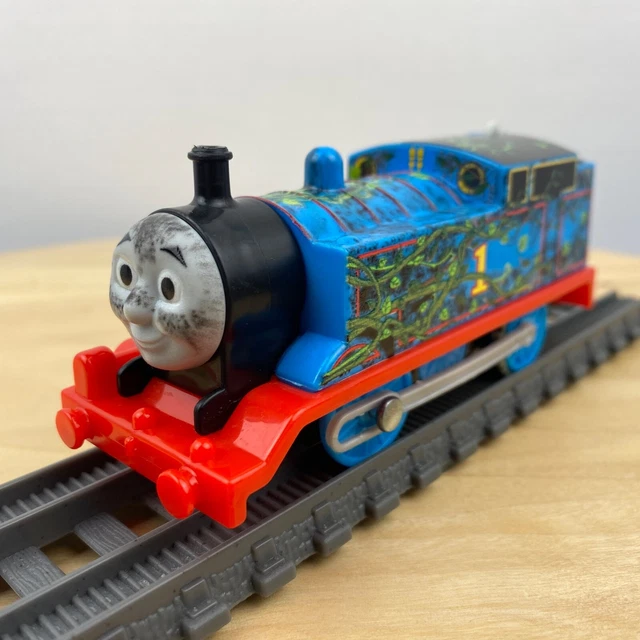 THOMAS THE TANK Engine Revolution Train Scrapyard Escape Thomas £19.99 ...