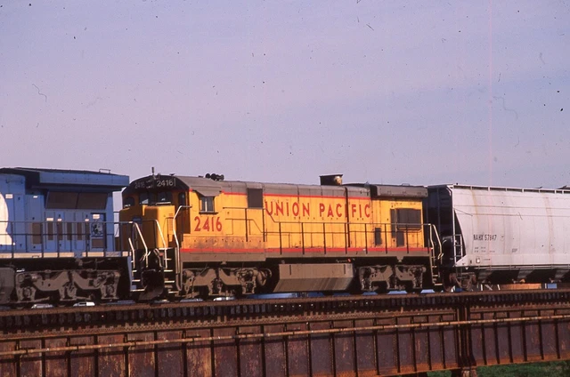 ORIGINAL TRAIN SLIDE Union Pacific C-30 #2416 05/1995 Miami River #22 £ ...