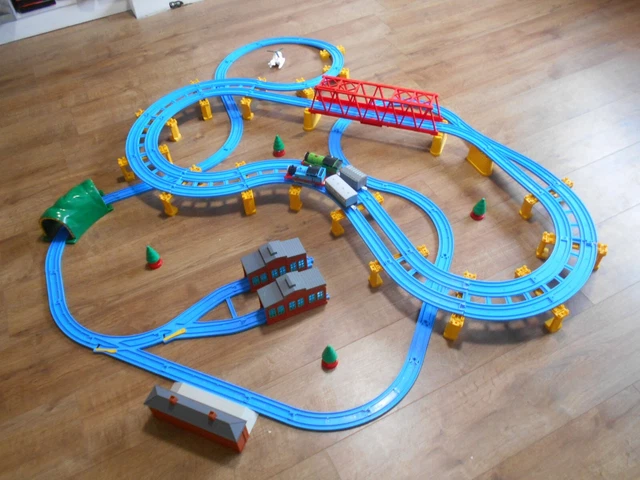 TOMY TRACKMASTER THOMAS the tank engine train set with double track ...