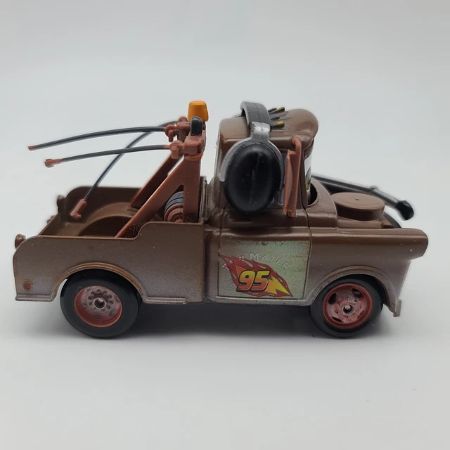 DISNEY PIXAR CARS Lot Lightning McQueen Red Tow Mater 1:55 Diecast £9. ...