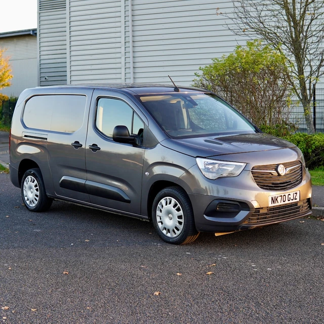 2020 VAUXHALL COMBO 1.5 Turbo D 2300 Sportive Crew Van Double Cab Grey ...