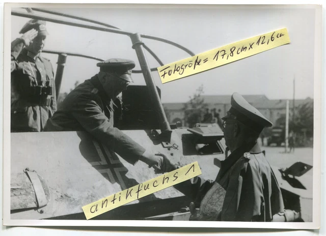 PK-FOTO : General Hube in seinem Funk-Schützen-Panzer an der Ostfront ...