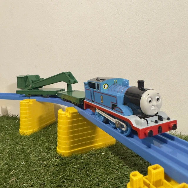THOMAS & FRIENDS - Shocked Thomas & Breakdown Train TOMY Plarail ...