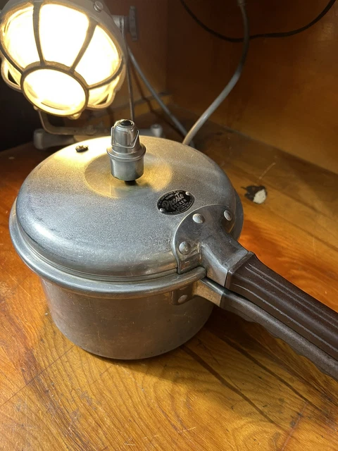 VINTAGE PRESTO PRESSURE Cooker Model-60 4 Quart National Presser Cooker ...