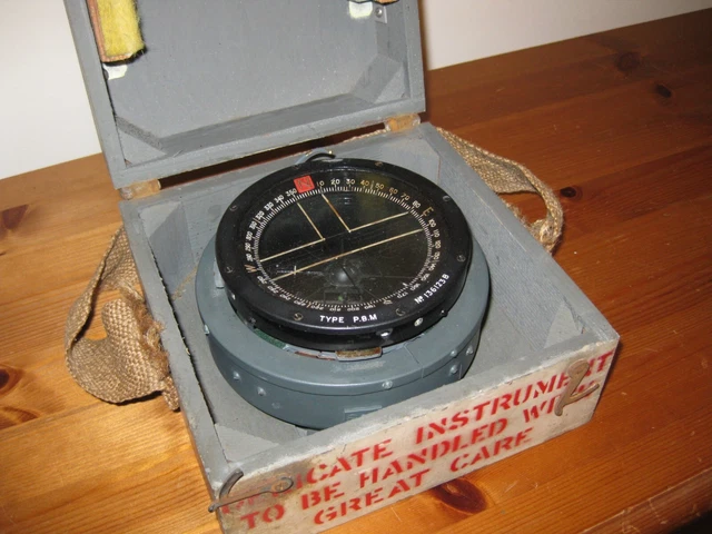 SUPERMARINE SPITFIRE/HAWKER HURRICANE Type - P8 M compass WW2 Boxed ...
