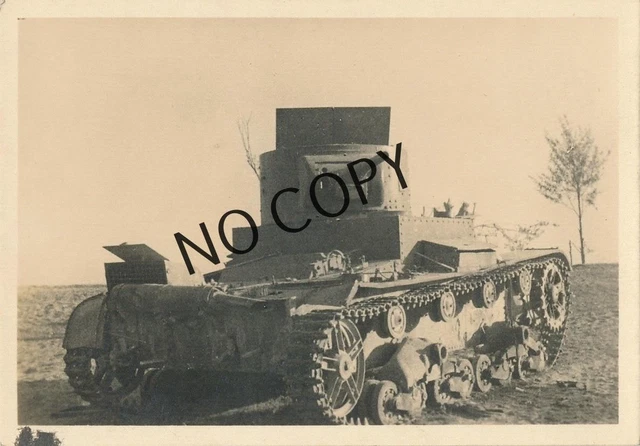 FOTO WK2 Russland zerstörter Panzer Nahaufnahme Detail Kette Heck usw ...