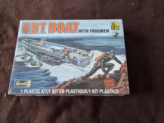 REVELL U.D.T. BOAT With Frogmen - 1/35 £15.00 - PicClick UK