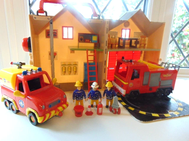 FIREMAN SAM DELUXE Fire Station Jupiter Fire Engine, Venus And 3 ...