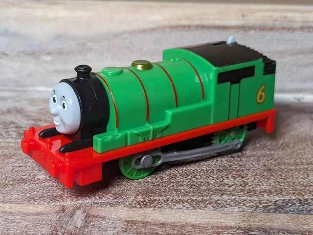 THOMAS & FRIENDS Motorized Trackmaster Percy Locomotive Train Engine ...