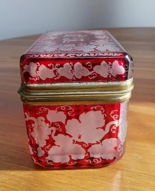 COFFRET CRISTAL DE Bohême-Bon état général -Décor vigne EUR 250,00 ...