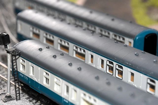 HORNBY INTERCITY MK2 Coaches x3 BR Blue & Grey vgc OO Three MkII ...