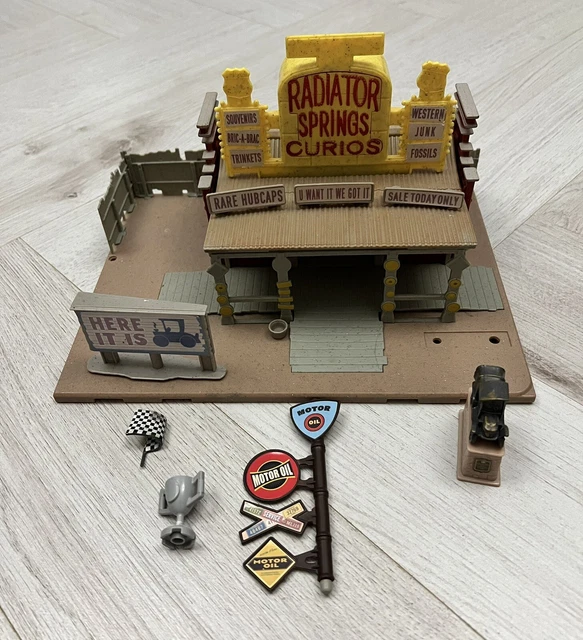 RADIATOR SPRINGS LIZZIE'S Curios Playset Disney Pixar Cars Mattel £59. ...
