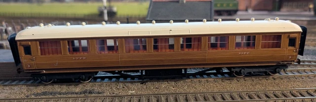 LAWRENCE SCALE MODELS KIT BUILT LNER 1st CLASS CORRIDOR COACH 1135. £ ...
