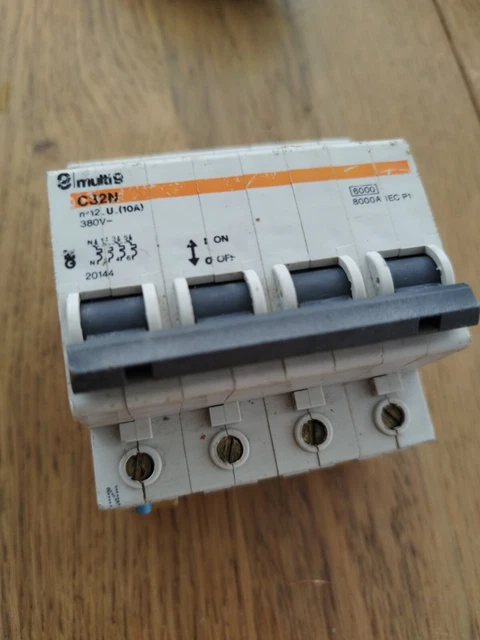 MERLIN GERIN DISJONCTEUR SECTIONNEUR C32N 4 poles 10A TETRA 20144 No 12 ...