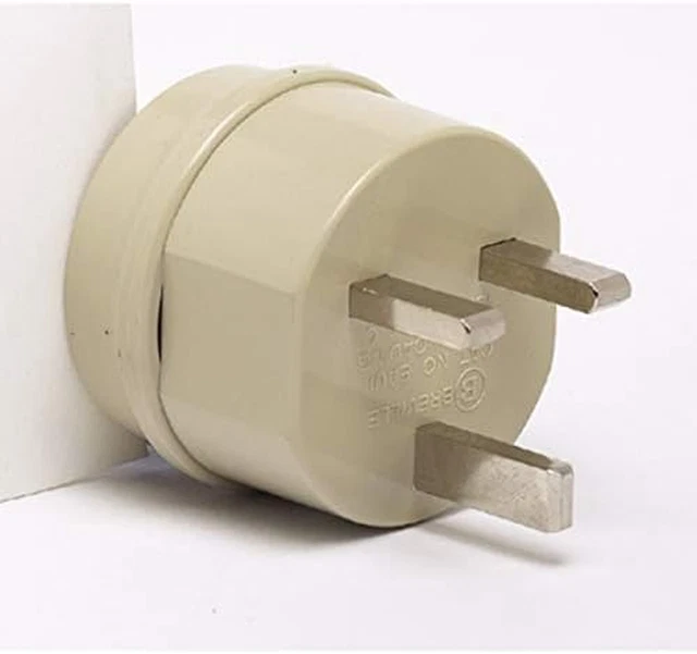 D121UK UK INTERNATIONAL Travel Adaptor UK International Travel Adaptor ...