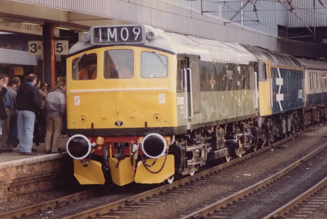CLASS 25 NO d7672 in green at leeds £1.20 - PicClick UK