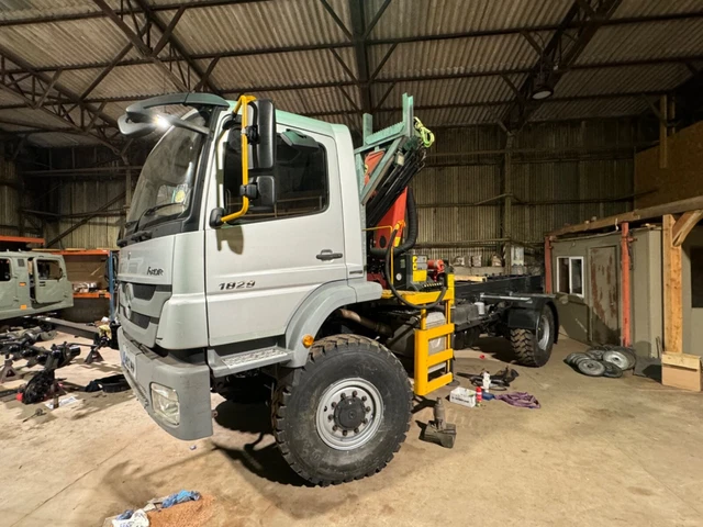 MERCEDES AXOR 4X4 Lorry 1829 Hiab Unimog Crane camper conversion poling ...