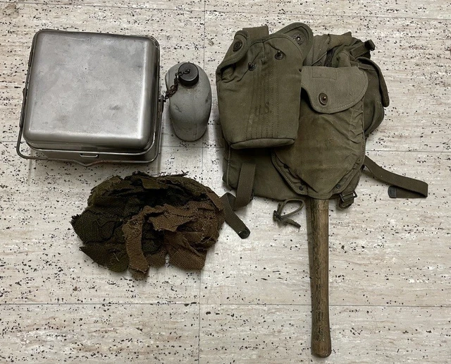 US ARMY WW2 Field Bag With Canteen, Cooker, Camo Net & Shovel £250.00 ...