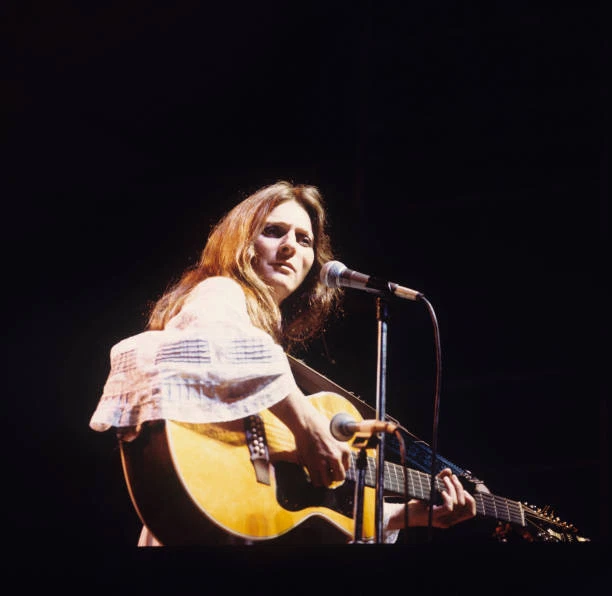 AMERICAN SINGER JUDY Collins Performs Live On Stage 1975 Old Photo $9. ...