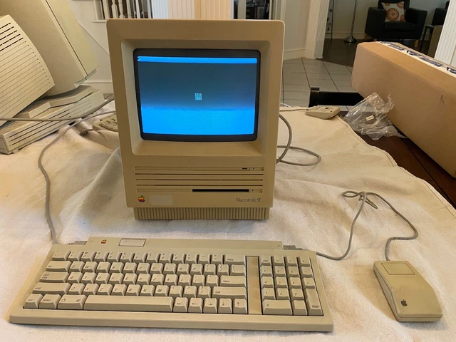 1986 APPLE MACINTOSH SE Model M5011 1 Mb Ram 800K with Keyboard and ...