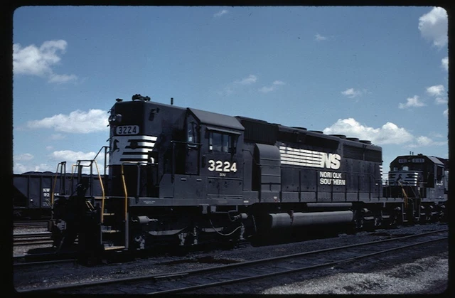 35MM SLIDE NS Norfolk Southern Railway EMD SD40-2 3224 Norfolk VA USA 1989 origi £2.54 - PicClick UK