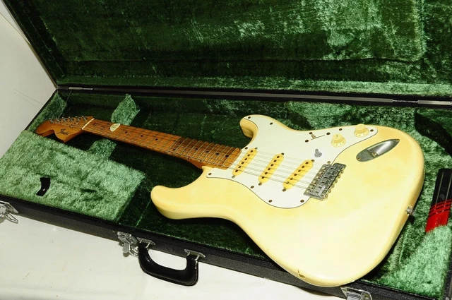FENDER JAPAN STRATOCASTER E Serial Guitare électrique RefNo 4696 EUR ...