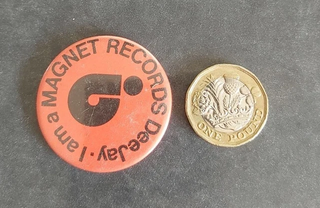 VINTAGE I AM A Magnet Records DeeJay DJ Badge c1970s 38mm Diameter EUR ...