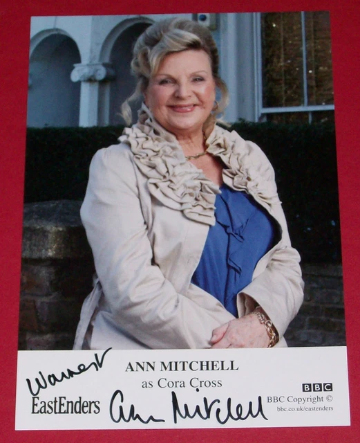 ANN MITCHELL EASTENDERS Unterzeichnet Autogramm Foto Cora Kreuz EUR 17 ...