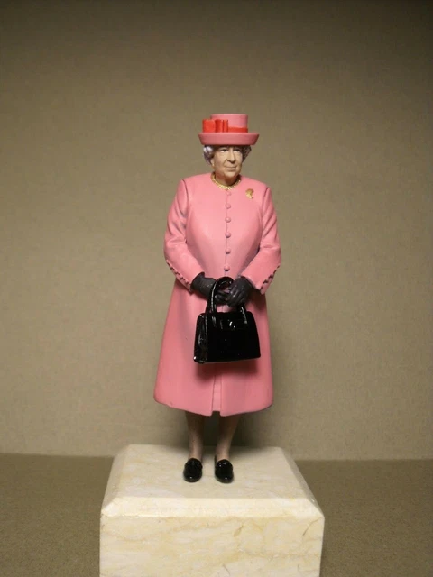 1/18 FIGURE Queen Elizabeth Vroom Uncemented Unpainted Autoart ...