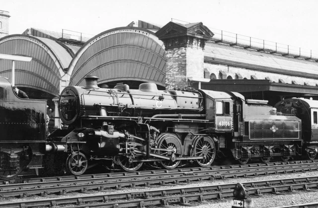 BRITISH RAILWAY B.R Photograph - Steam Loco 43106 At York 1975 £1.99 ...