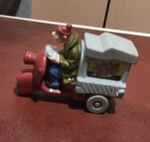OLIVER AND COMPANY Disney Fagin 3 Wheeler Toy (Mcdonalds, 1997) £0.99 ...