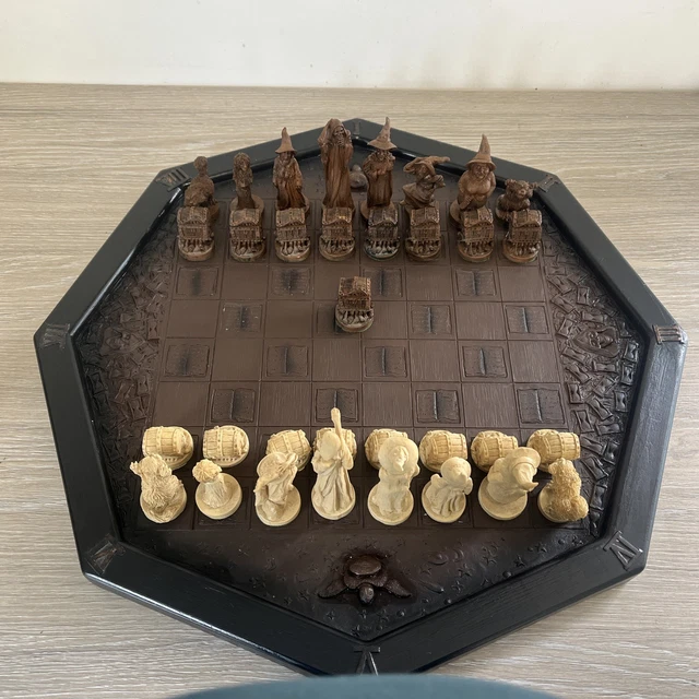 TERRY PRATCHETT'S DISCWORLD Figures Resin Chess Set Dwcb01W £496.56 ...