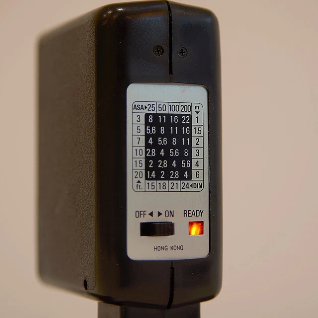 PLUSBLITZ EF30 POCKET Flash Gun Hot Shoe Sync - Universal - Tested £3. ...