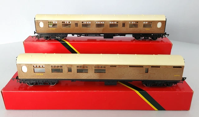 OO GAUGE HORNBY R937 LNER Coach Full 3rd & R938 LNER 3rd Class Brake ...