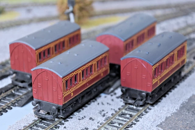 HORNBY R446 SHORT 4 Wheel Coaches x4 Four CR Style Carriages Maroon OO ...