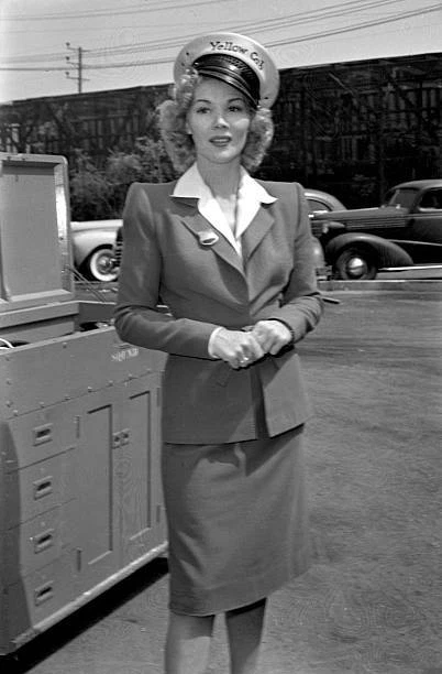 ACTRESS VEDA ANN Borg Poses On The Back Lot In La Ca 1940S Old Photo $9 ...