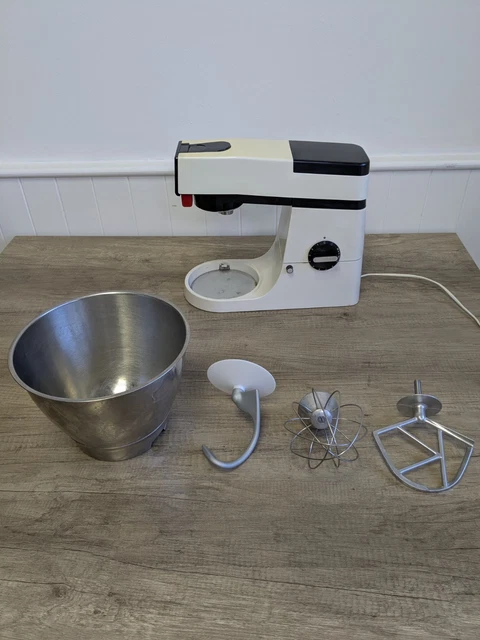 KENWOOD CHEF MIXER - A901 - With Metal Bowl & 3 Attachments See Video ...