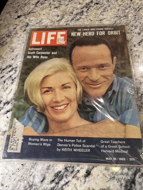VINTAGE LIFE MAGAZINE May 18, 1962 "New Hero For Orbit" Scott Carpenter ...