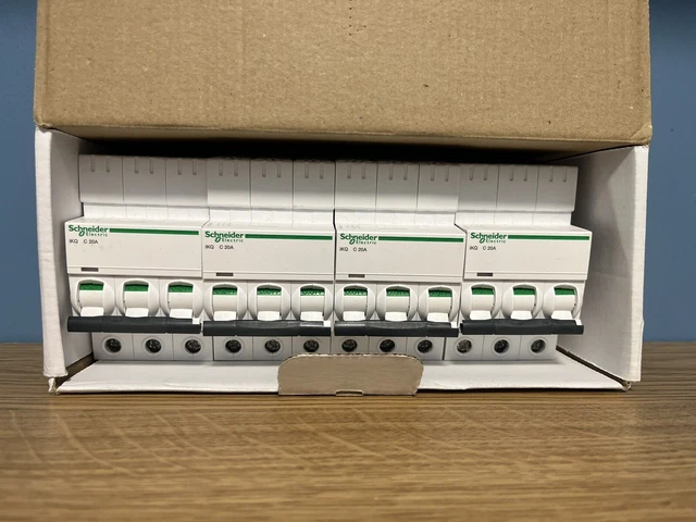 SCHNEIDER/MERLIN GERIN 20AMP Triple Pole MCB iKQ C20A A9F57320 SE10C320 ...