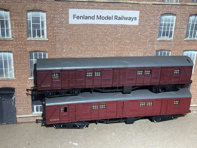 2 TRIANG OO Gauge Model Railway Br Maroon Bogie Utility Vans £15.00 ...