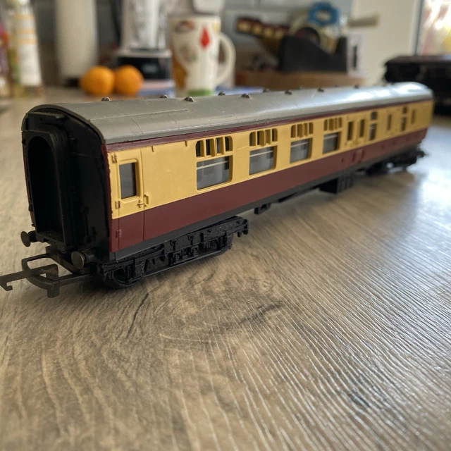 VINTAGE TRIANG MAROON and Cream brake Coach 35024 Nice Condition £11.99 ...